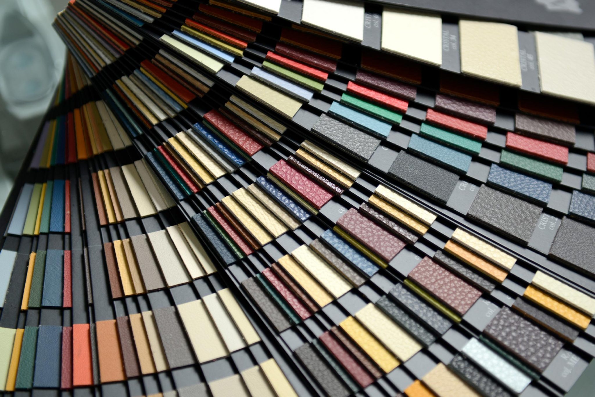 Mazzette colori disponibili per pellame e tessuti | Kimoco srl